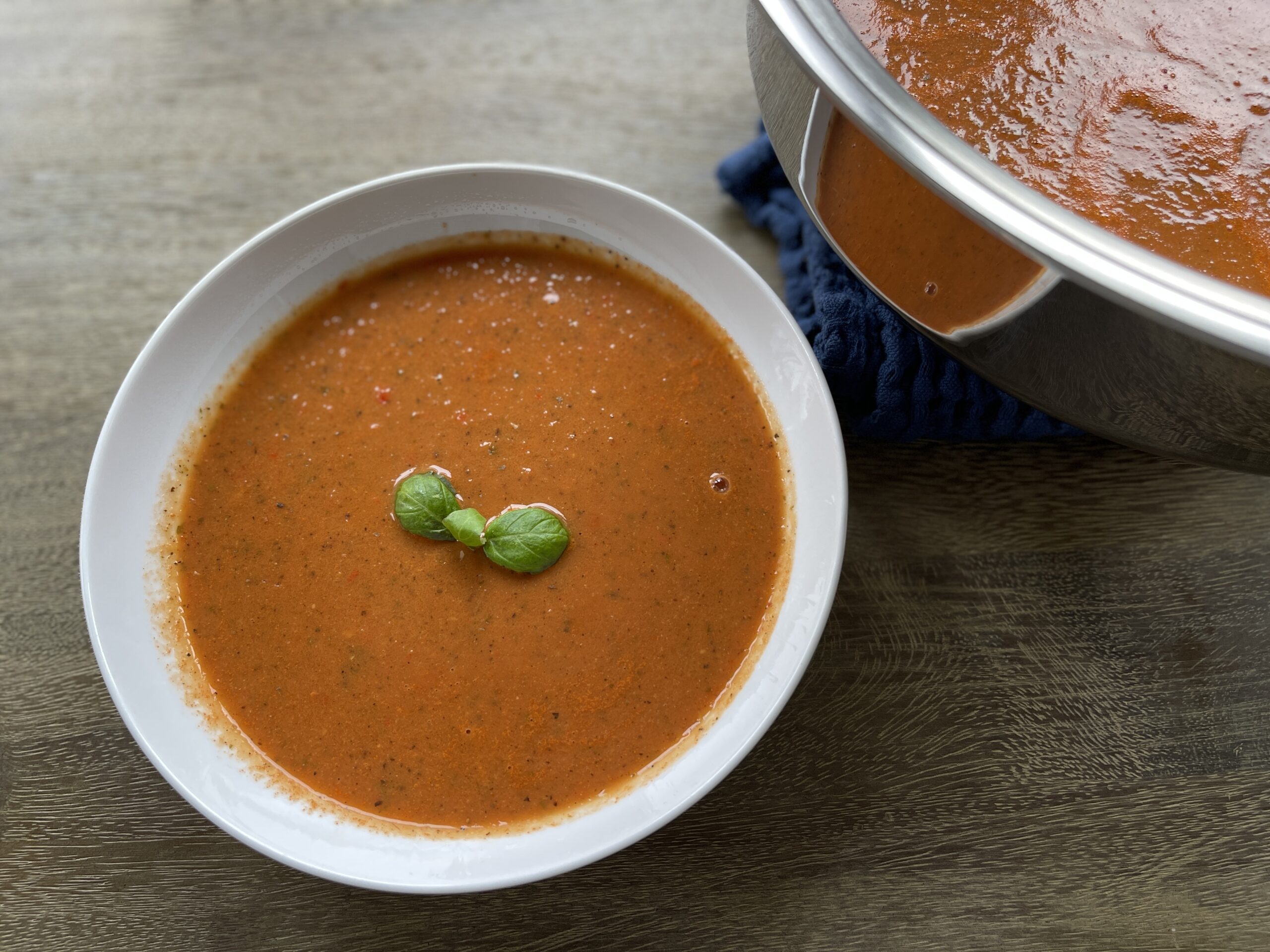 Easy Tomato Basil Soup – What Chelsea Eats